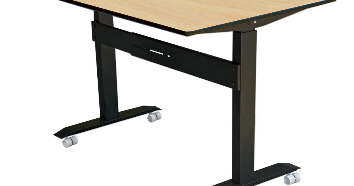 Adjustable pneumatic table